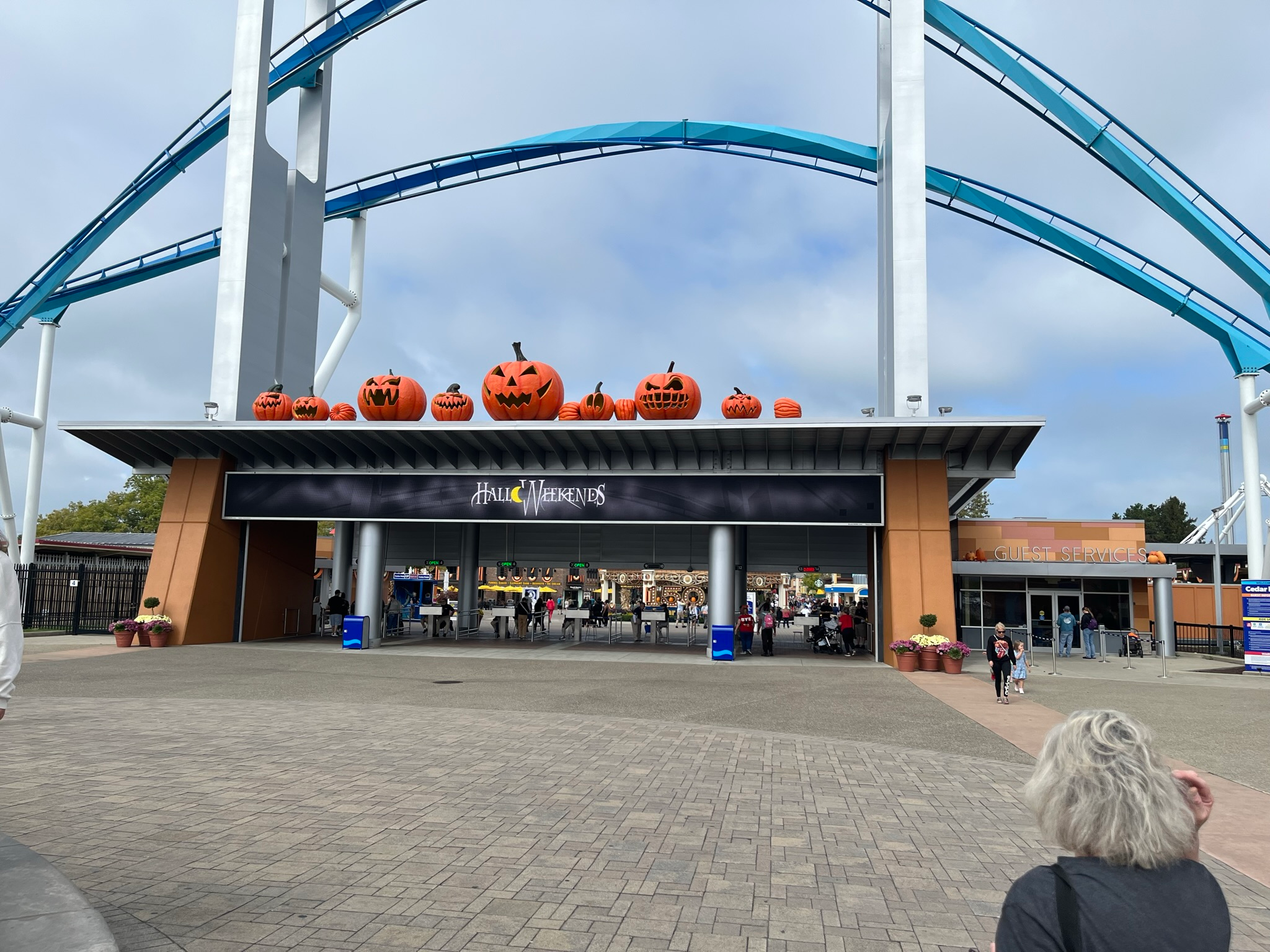 How Big is Cedar Point? A Complete Guide to Its Massive Size and ...